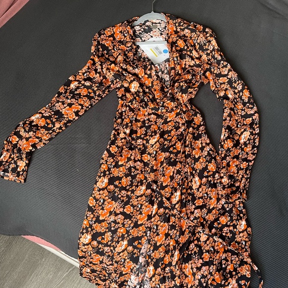 outnet | Dresses | Nwt Floral Dress | Poshmark